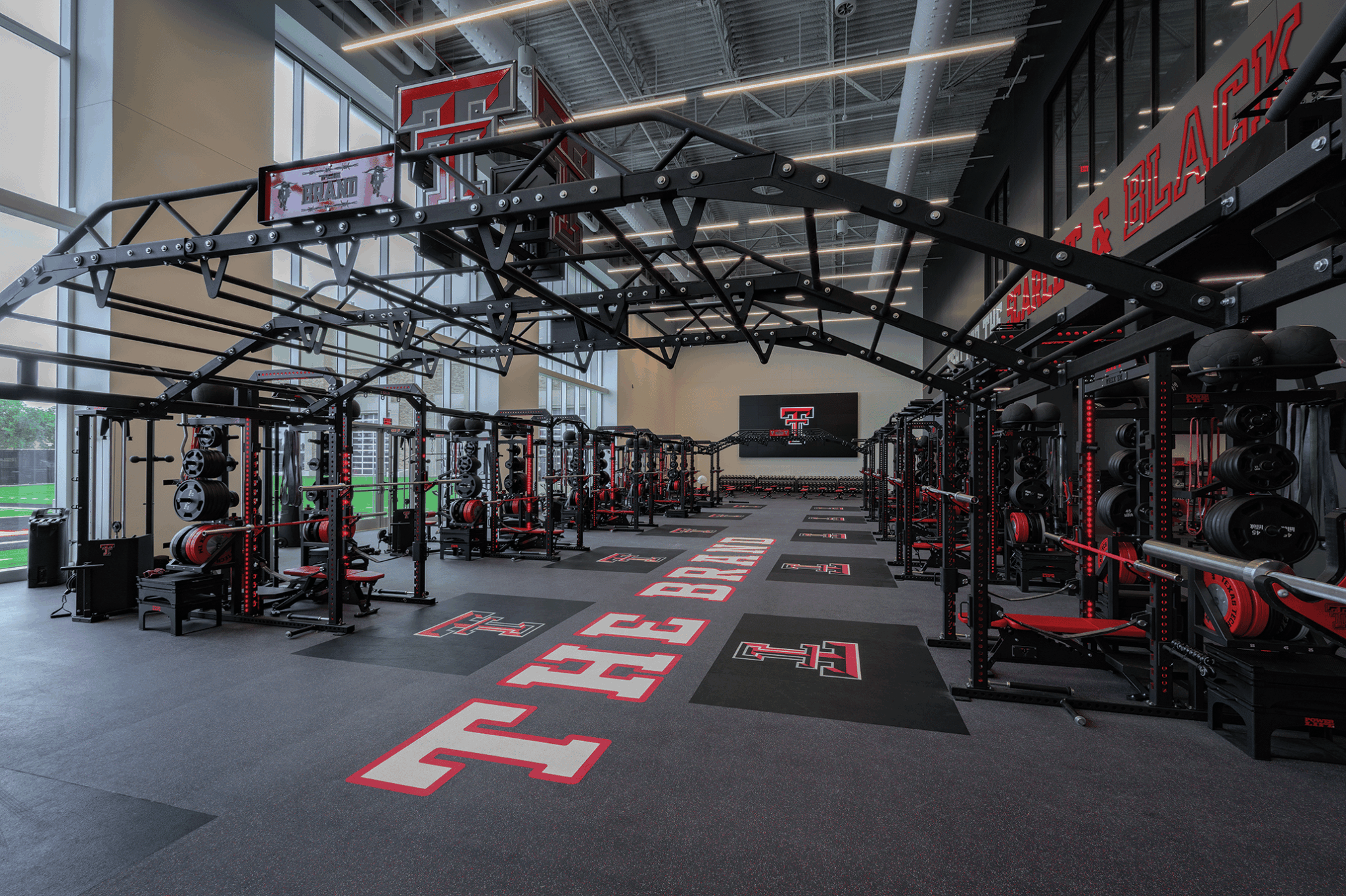 10 Elite College Football Weight Rooms You Need to See - Abacus Sports